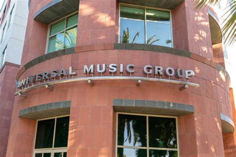 «Η μουσική τεχνητής νοημοσύνης είναι απάτη και πρέπει να απαγορευτεί από τις πλατφόρμες