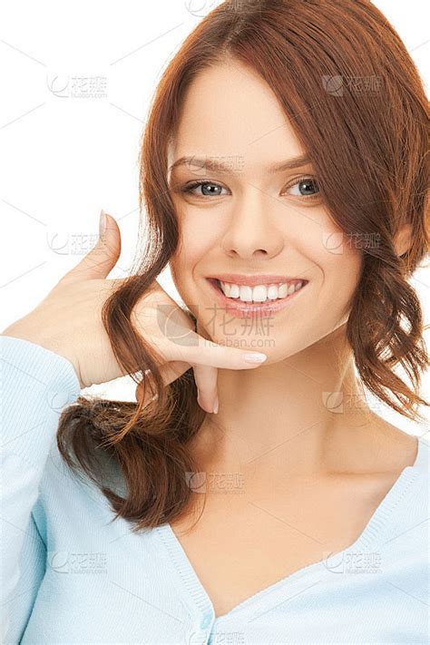 微笑的女人向我做了个手势