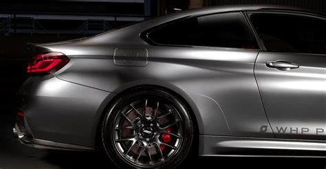 Bmw M4 가장자리 고급 승용차 고성능 차 공기 역학 교통 디자인 매끄러운 메탈릭 마감 미니멀리스트 미등 바퀴 반사 밤 사진 브레이크 빛나는