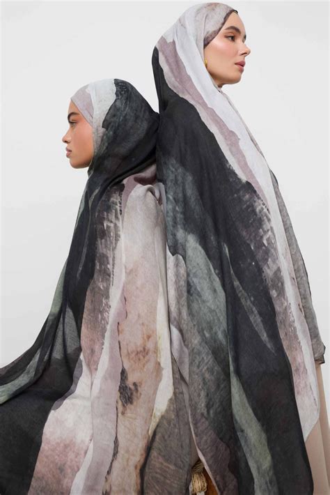 Veiled Hijabs And Modest Clothing