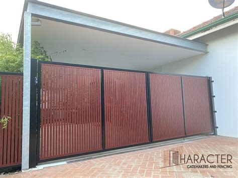 Bi Folding Gate Character Gatemakers And Fencing
