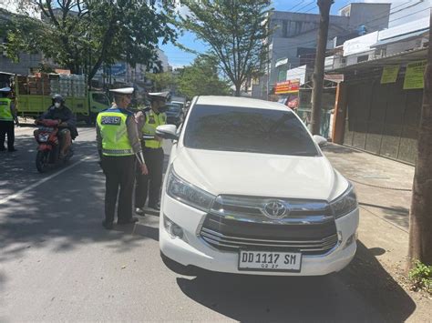 Klasifikasi Kendaraan Object Detection Model By Yolov5