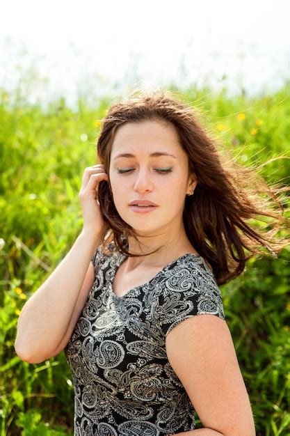 Premium Photo Girl In The Field