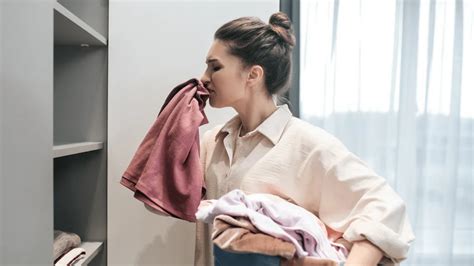 11 Maneras De Eliminar El Mal Olor De La Ropa Sin Lavarla