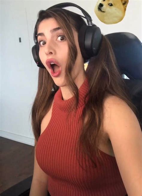 Her Face When Shes On Her Knees XD Scrolller