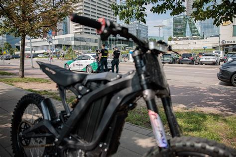 Elektrinių Dviračių Greitis Stebina Aplinkinius Delfi Auto