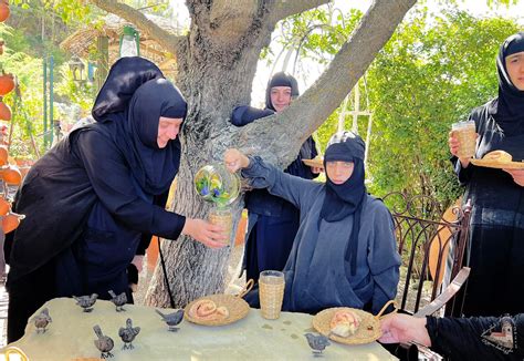 დეკანოზი ილია დედოფალ იღუმენია და მონაზვნები სვეცკაობენ😆🤣🤩 Facebook
