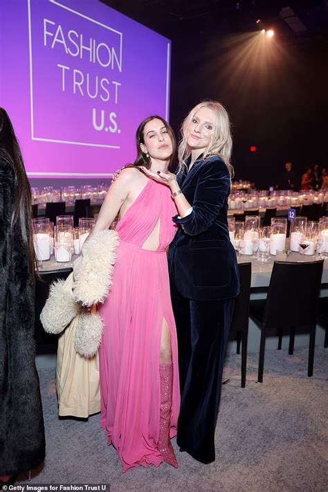 Ok 60 წლის დემი მურის გამოჩენა 31 წლის ქალიშვილთან ერთად ვარსკვლავური დედა შვილი Fashion