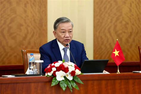 Ерөнхийлөгч У Хүрэлсүх БНСВУ ын Ерөнхийлөгч То Лам нар албан ёсны хэлэлцээ хийлээ Dobu Mn