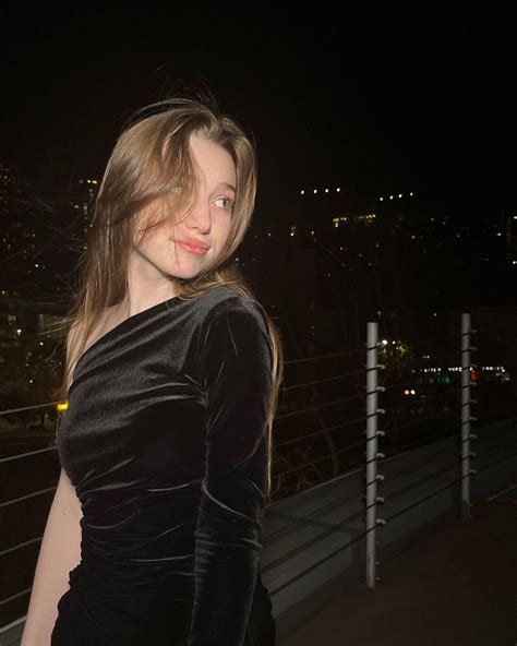 Пин от пользователя Sanam на доске Female Portrait Фотографии девочек Худые девушки Позы моделей