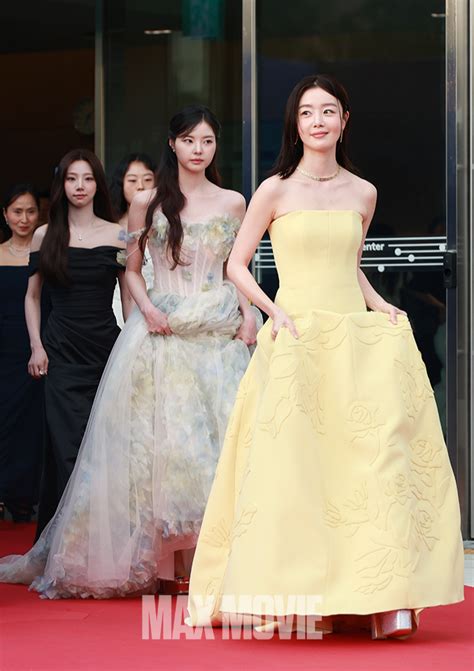 맥스포토 우주소녀 여름·홍예지·한선화 배우로 Bifan 레드카펫