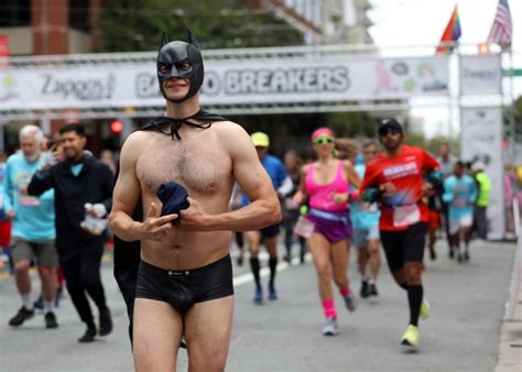 Bay To Breakers Runners In Wacky Costumes Cut Across San Francisco