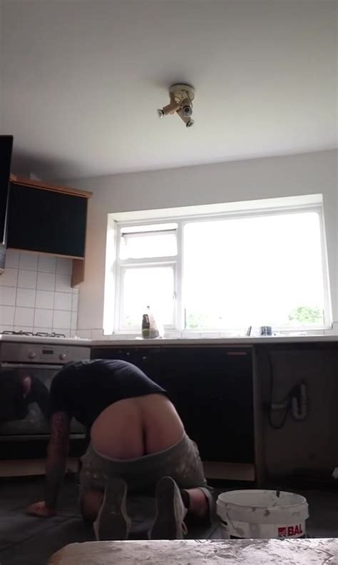 Youtube Sagger Kitchen Buttcrack