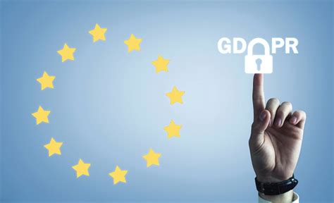 손 자물쇠에 감동입니다 Gdpr일반 데이터 보호 규칙 개념과 주제에 대한 스톡 사진 및 기타 이미지 개념과 주제 개인정보보호 규정 노랑 Istock