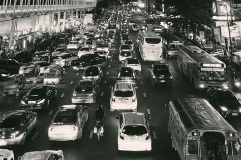 무료 이미지 검정색과 흰색 거리 차량 단색화 레인 중심지 흑백 사진 주거 지역 운송 수단 교통 혼잡 4320x2880 136617 무료 이미지