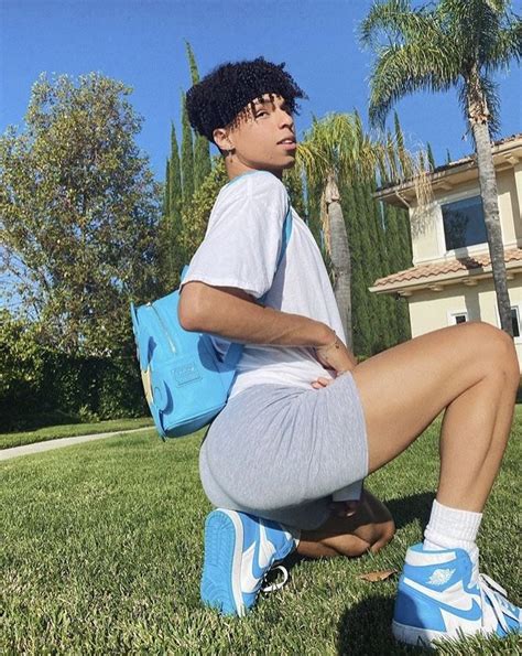 Larray In 2020 Meme Faces Celebs Girlie