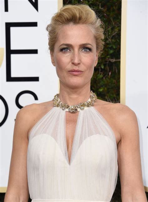 X파일 질리언 앤더슨 노브라 선언美 여성들 폭발적 지지