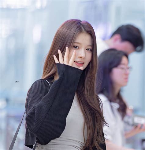 [엔믹스] 좋은 아침 보내시란 의미로 설윤 업로드 Mlbpark