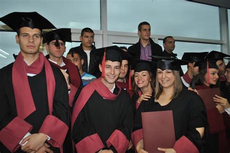 УНСС На добър час на бакалаврите от Публична администрация