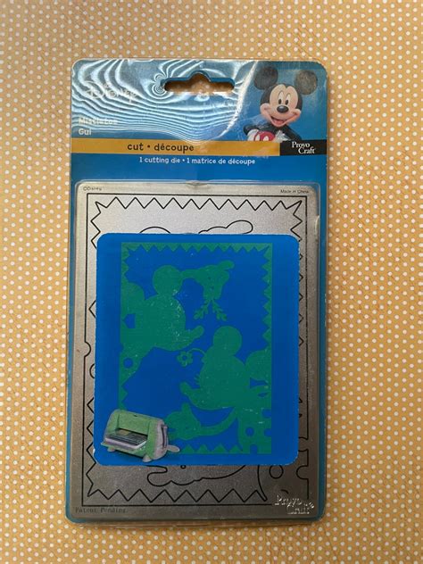 Mickey Mouse And Minnie Mouse Provo Craft Cuttlebug Disney Mistletoe Christmas A2 Card Making