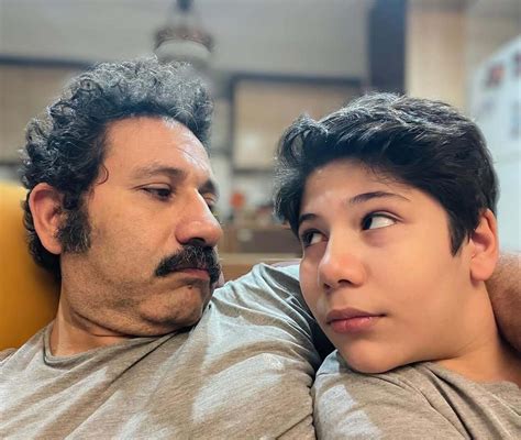 عکس شباهت باورنکردنی سروش جمشیدی و پسرش با نگاه‌های بامزه اقتصاد24