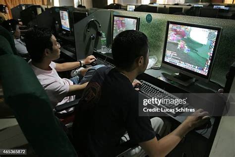 Giant Computer Mouse Photos And Premium High Res Pictures Getty Images