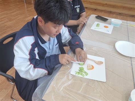 합덕청소년문화의집 6월 15일 합덕청소년방과후아카데미는 주중재량활동으로 샌드위치 만들기를