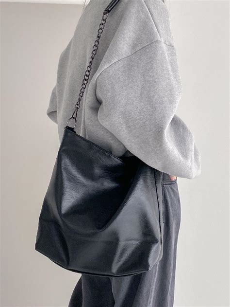 해피스패로 스트릿패션크로스백 블랙 검정 보조가방 편한 데일리 일상 여행 직장인 회사 대학생 학교 정장 빅백