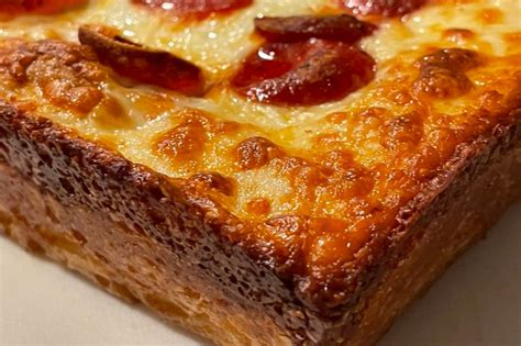 Corner Slice Opens In The Former Avellinos Space In Decatur For