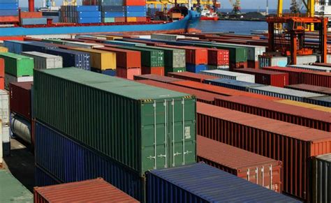 Гадаад худалдааны тэнцэл ашигтай гарсан ч өнгөрсөн оныхоос буурчээ