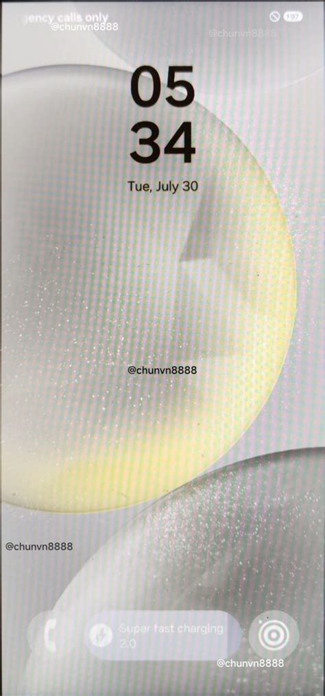 take a look at the new lock screen of one ui 7 0