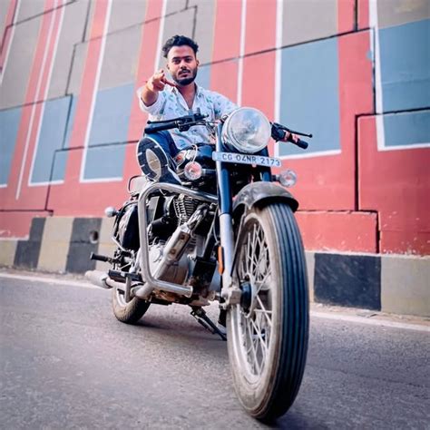 Y M N N Y K Yaman Nayak • Threads Say More