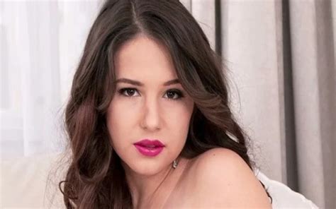 Stacy Vandenberg Measurements Net Worth Nickname Height Weight And Bra Size