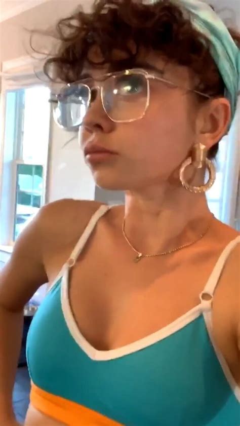 Sarah Hyland Sexy 22 Photos And Hot  The Fappening