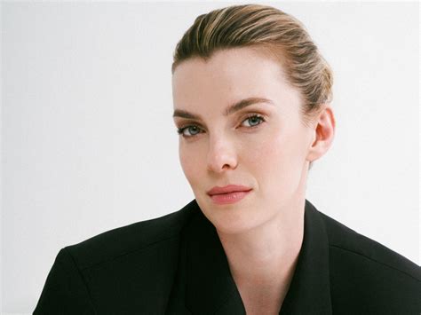 Betty Gilpin Biography Broadway Buzz