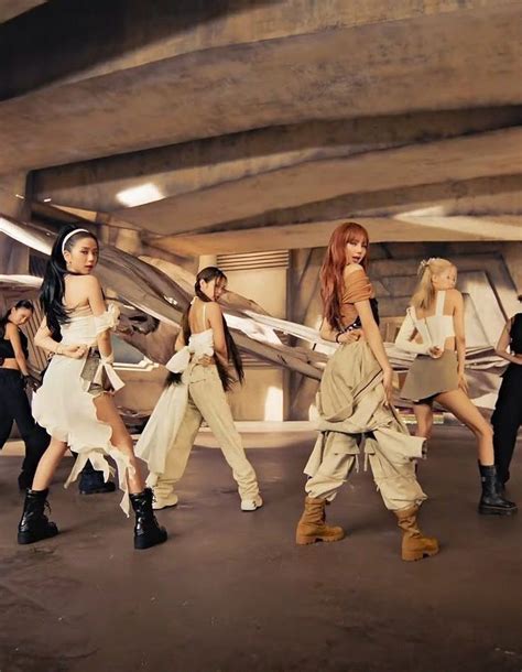 BLACKPINK PINK VENOM Концертные наряды Знаменитости Известные певцы