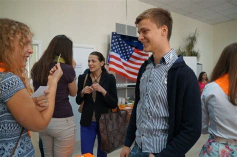 Курсы английского языка по всему миру обучение в школе Easy Speak Изи Спик Записаться на