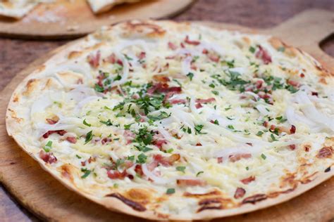 Flammkuchen La Pizza Alsaziana Da Provare Almeno Una Volta Nella Vita