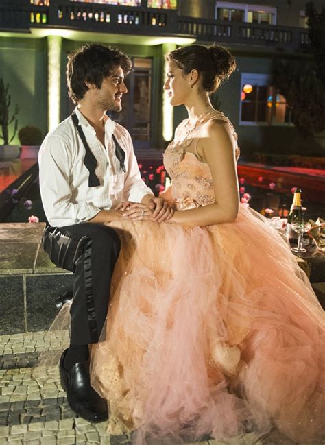 Bruna Marquezine Usa Roupa Clássica Para Gravar Nova Novela Quem