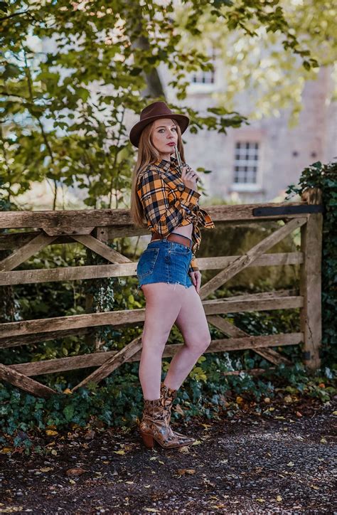 100 Country Girl Wallpapers
