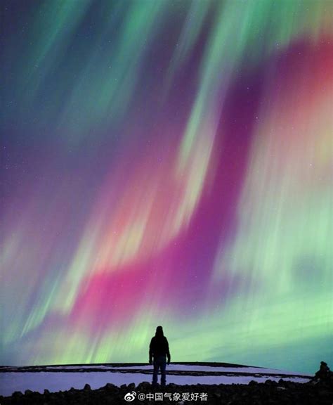 近期太阳持续活跃，高纬度地区各色极光不断出现……