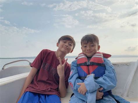 10 Potret Kedekatan Rizwan dan Ferdinan, Anak Sule yang Kompak Abis!