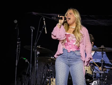 Kelsea Ballerini Bigger Better Than Ever At Milwaukee Arena Concert