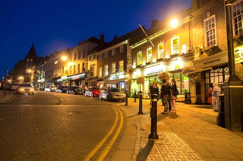 10 Best Things To Do After Dinner In Windsor Where To Go In Windsor At Night Go Guides