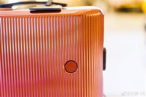 对于一个经常外出旅行的人来说，高颜值、高质量的旅行箱至关重要 旅行箱 旅行带 开心果 新浪新闻