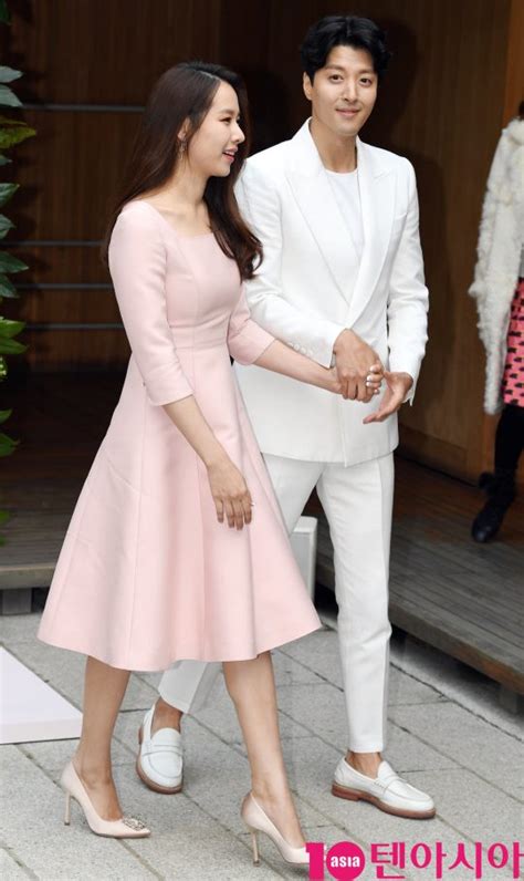 Ten Photo이동건조윤희 부부 두손 꼭 잡고 텐아시아