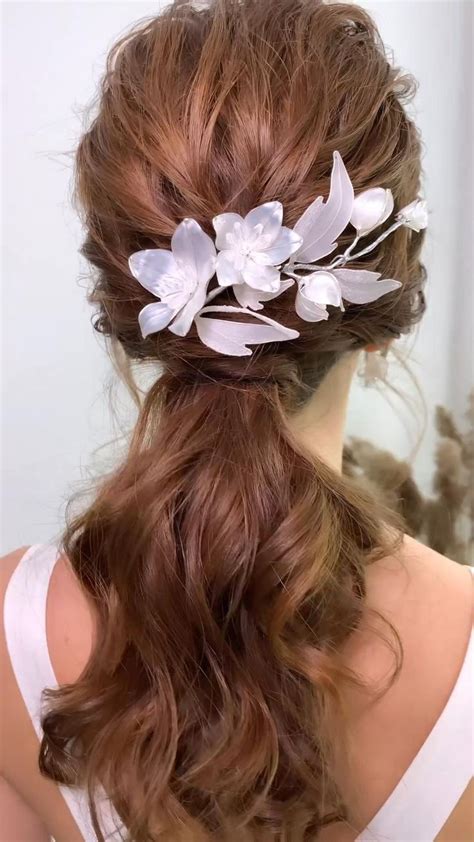 Веточка в прическу