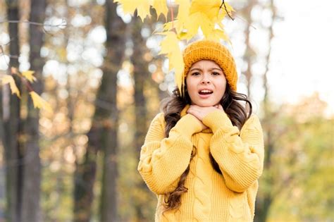 La Chica Tiene Dolor De Garganta Gripe Y Resfriado Foto Premium