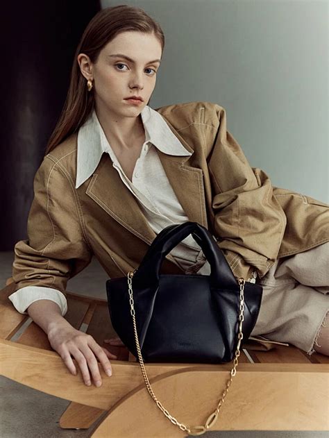 图片可拖动、可以用滚轮放大 花瓣网