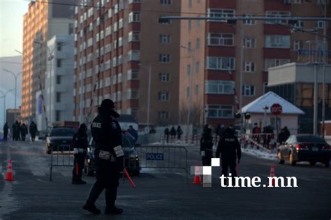 “Цагдаагийн алба хаагчийг автомашинаар гэрлэн дохионоос буудал хүртэл